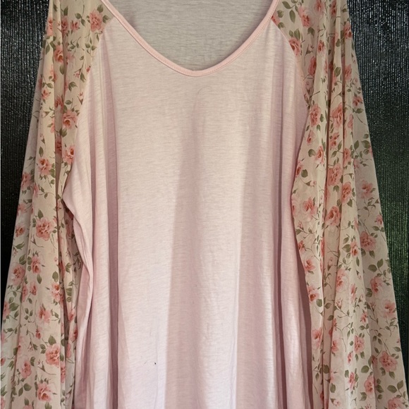 Emery Rose | Tops | Emery Rose Pink Top With Floral Sleeves | Poshmark